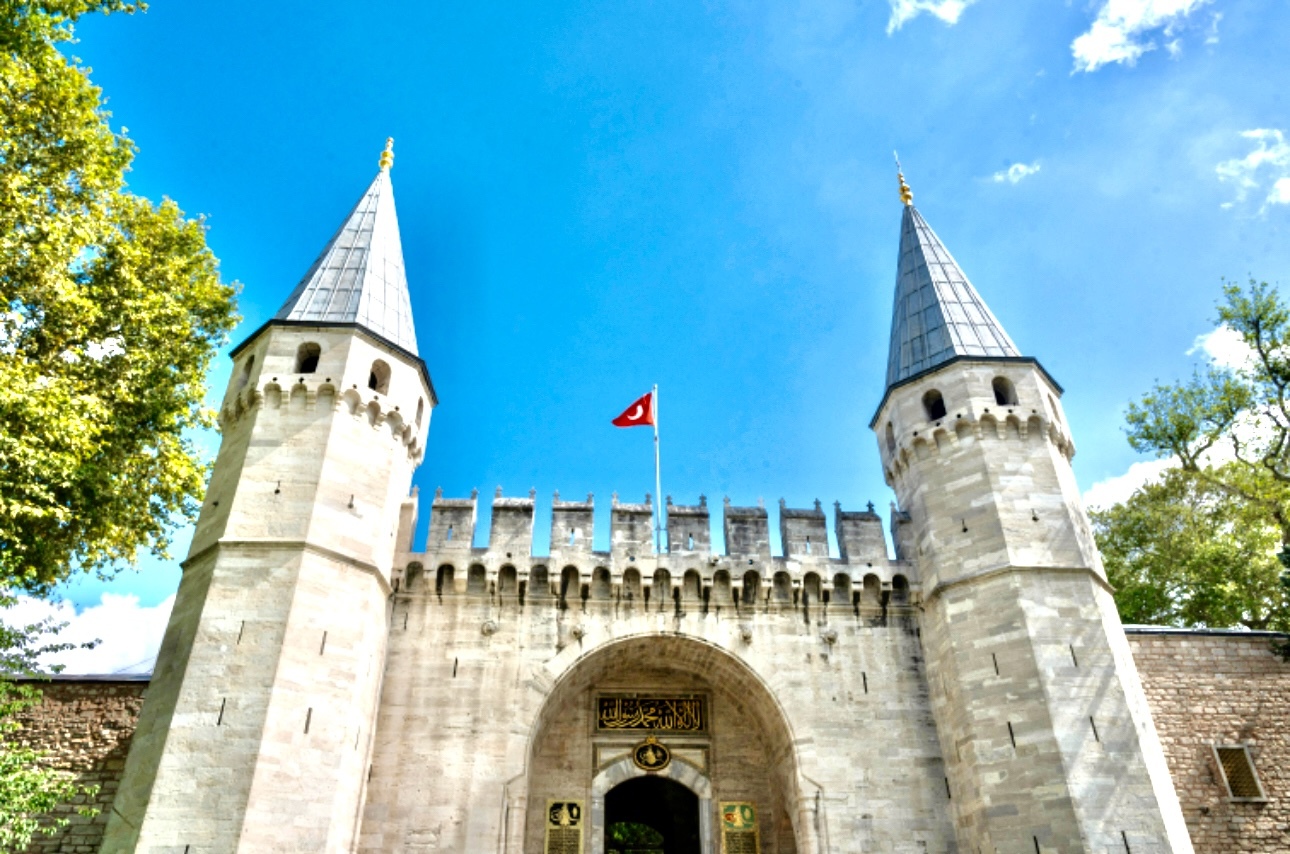 Topkapi Palace Museum Guided Tour with Harem Including Entry Tickets
